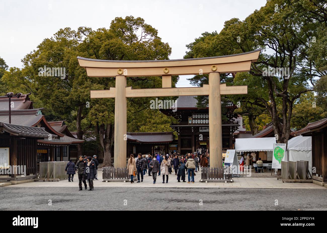 Porta del tempio di meiji jingu immagini e fotografie stock ad alta ...