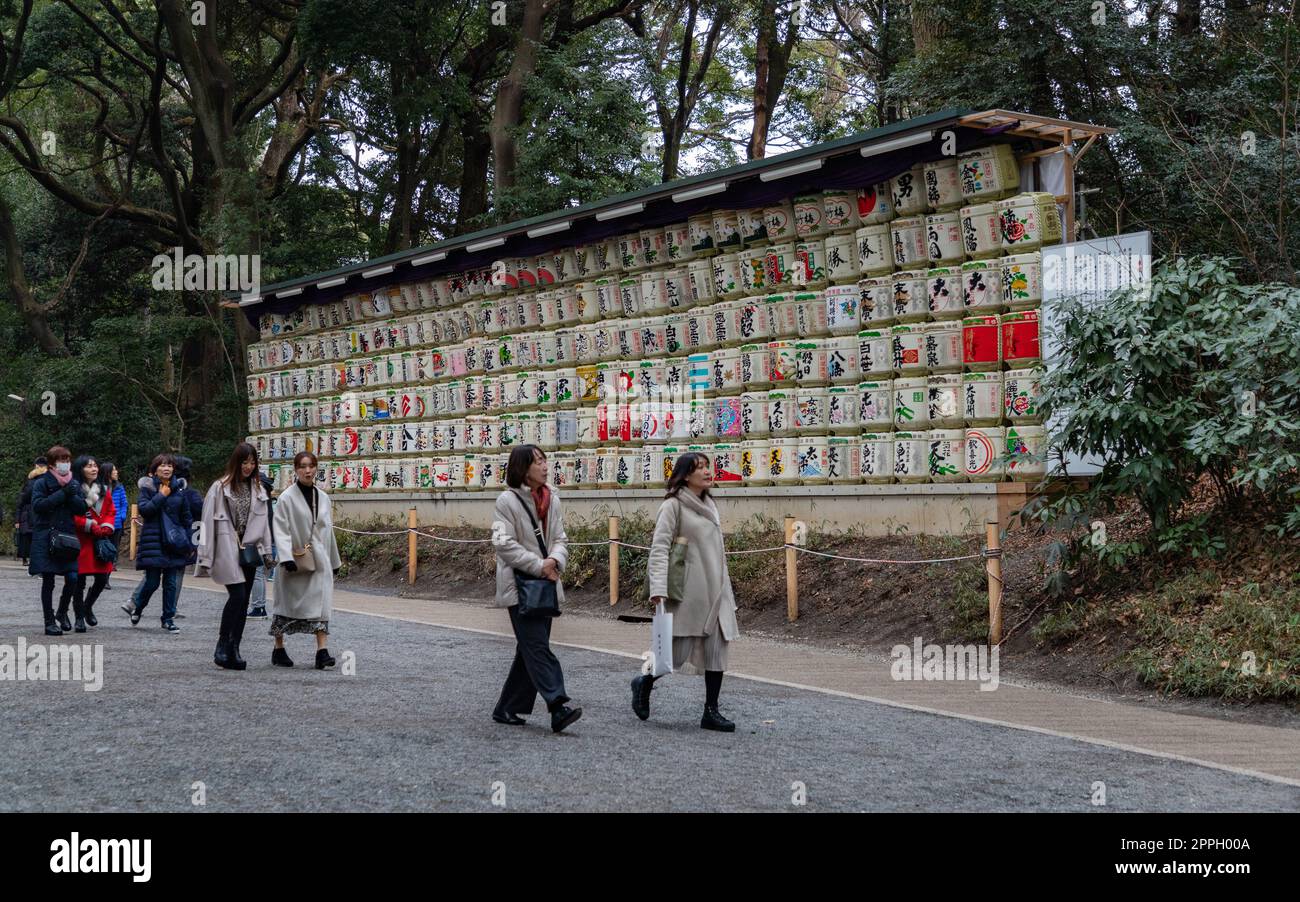Meiji jingu forest immagini e fotografie stock ad alta risoluzione - Alamy