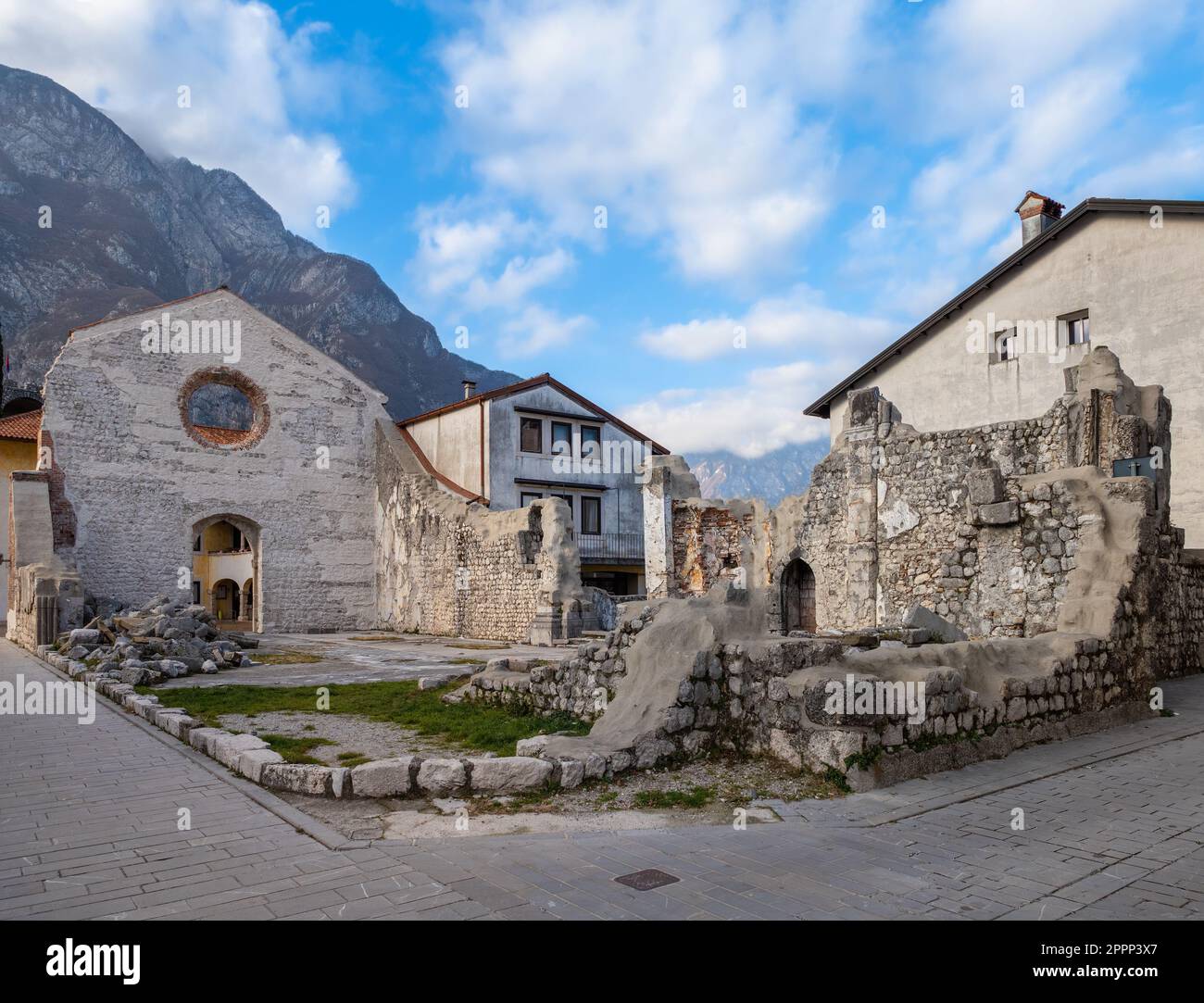 Rovine della chiesa di san giovanni immagini e fotografie stock ad alta ...