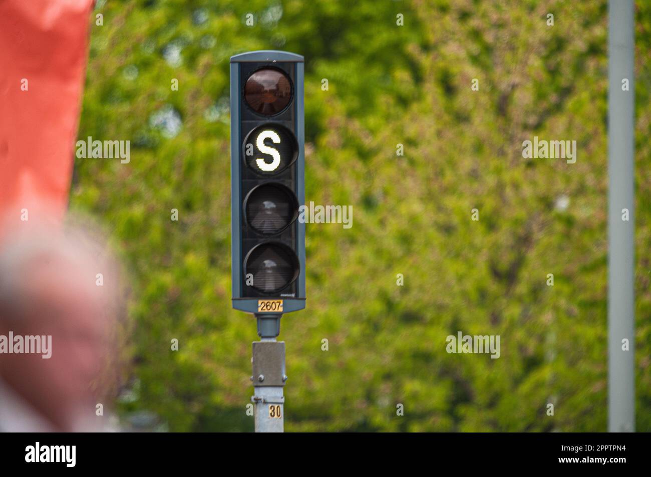 Segnale bianco del tram immagini e fotografie stock ad alta risoluzione ...