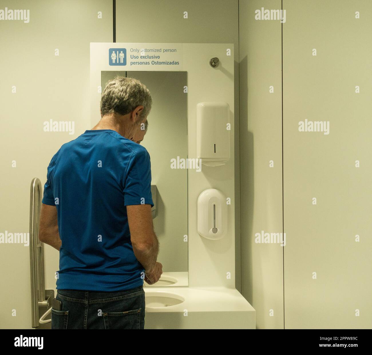 Toilette per stomia immagini e fotografie stock ad alta risoluzione - Alamy