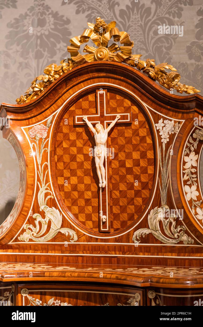 Antico crocifisso in legno e avorio. Gesù Cristo simbolo della ...