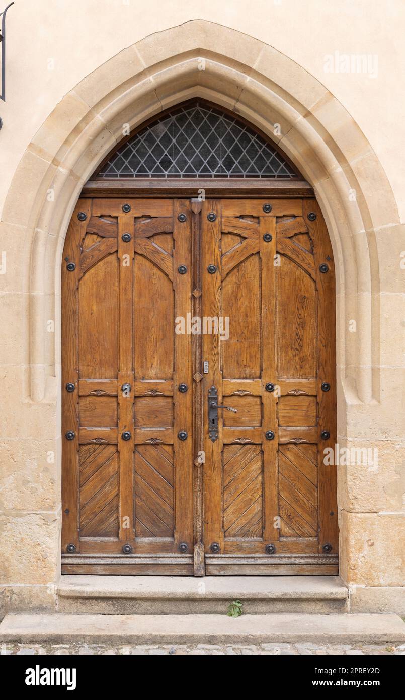 Porta antica legno arco immagini e fotografie stock ad alta risoluzione ...