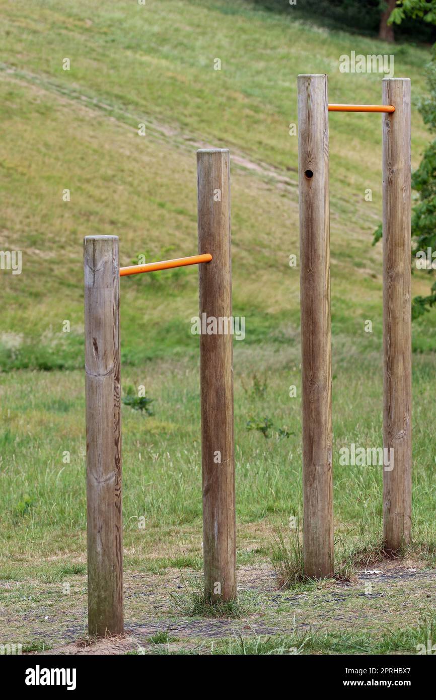 Palestra all'aperto in legno immagini e fotografie stock ad alta ...