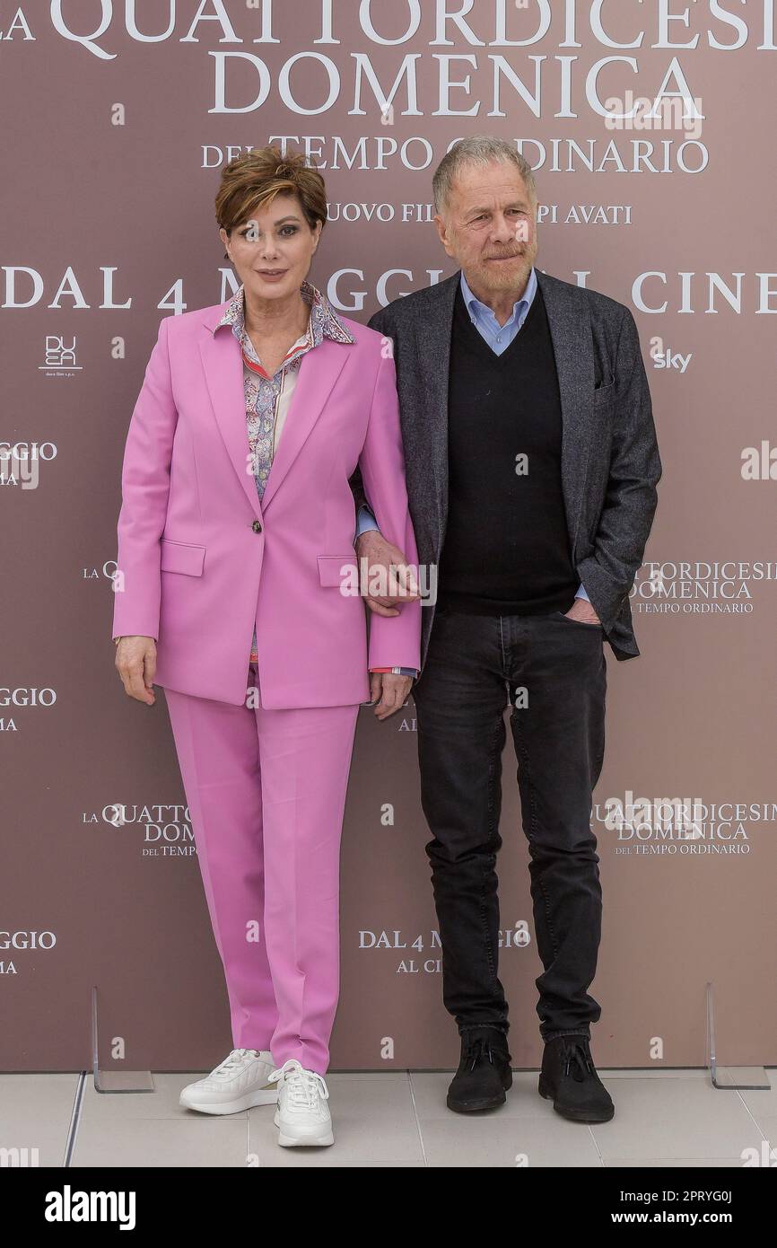 Gabriele lavia e edwige fenech immagini e fotografie stock ad alta ... Gabriele lavia e edwige fenech immagini e fotografie stock ad alta ...