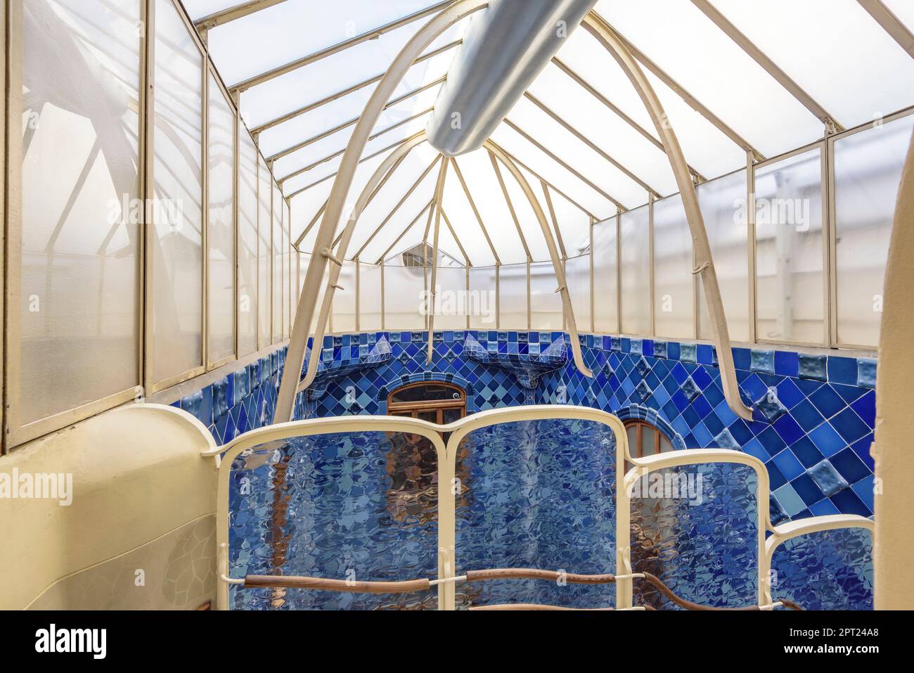 Lucernario che copre il cortile interno di Casa Batlló (Barcellona ...