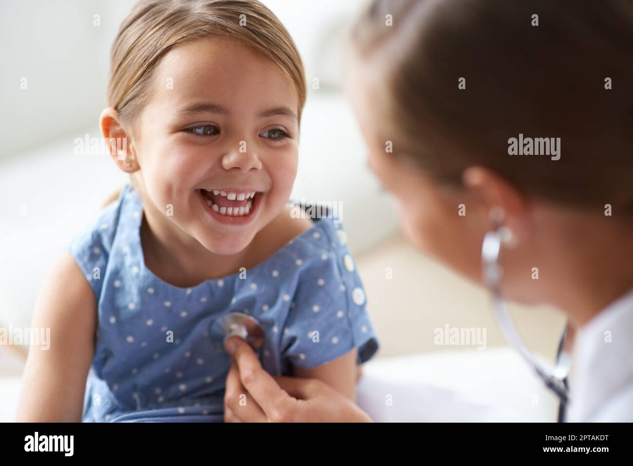 Solletico ragazza immagini e fotografie stock ad alta risoluzione - Alamy