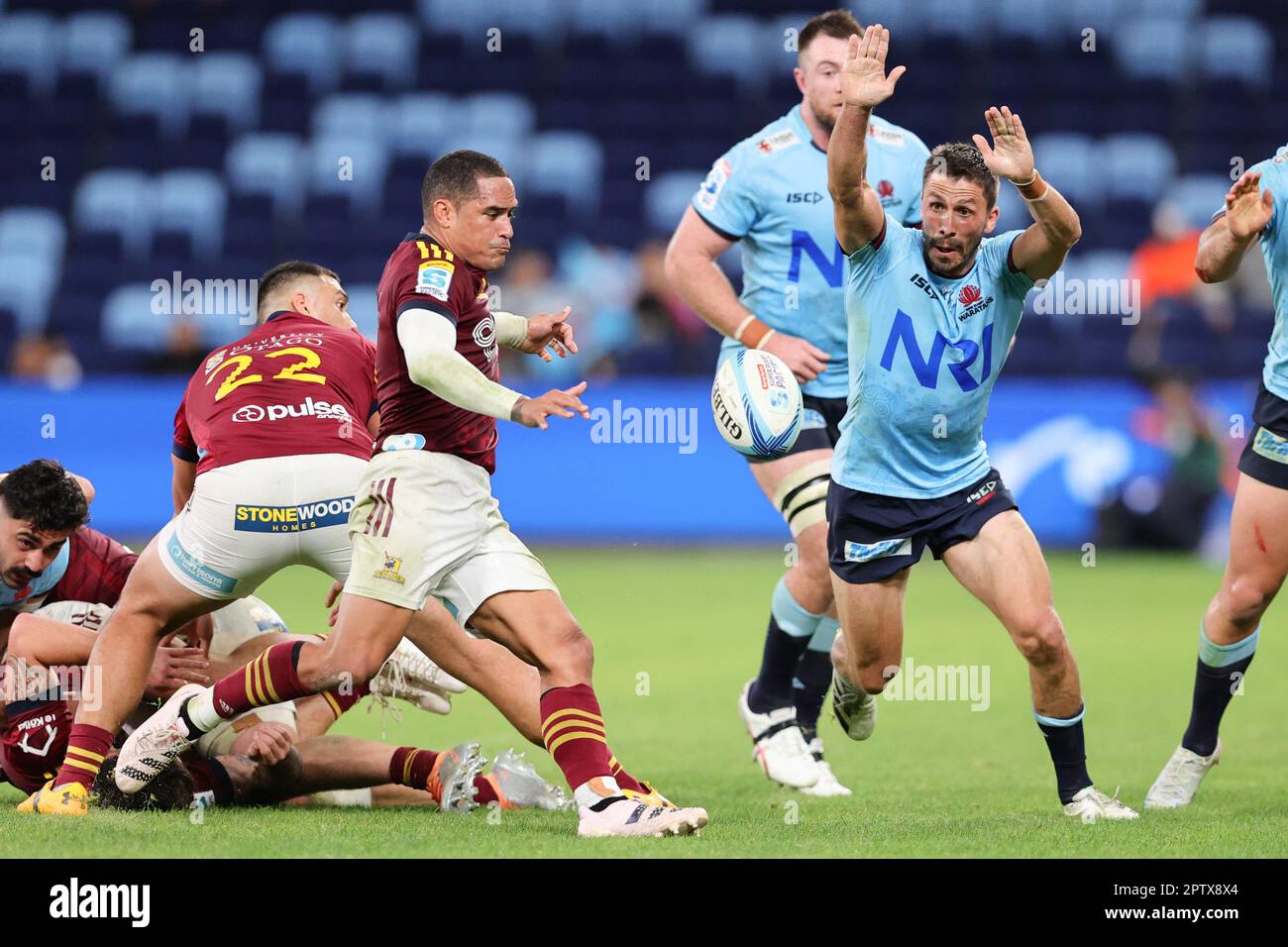 Sydney, Australia, 28 aprile 2023. Aaron Smith of Highlanders calcia ...