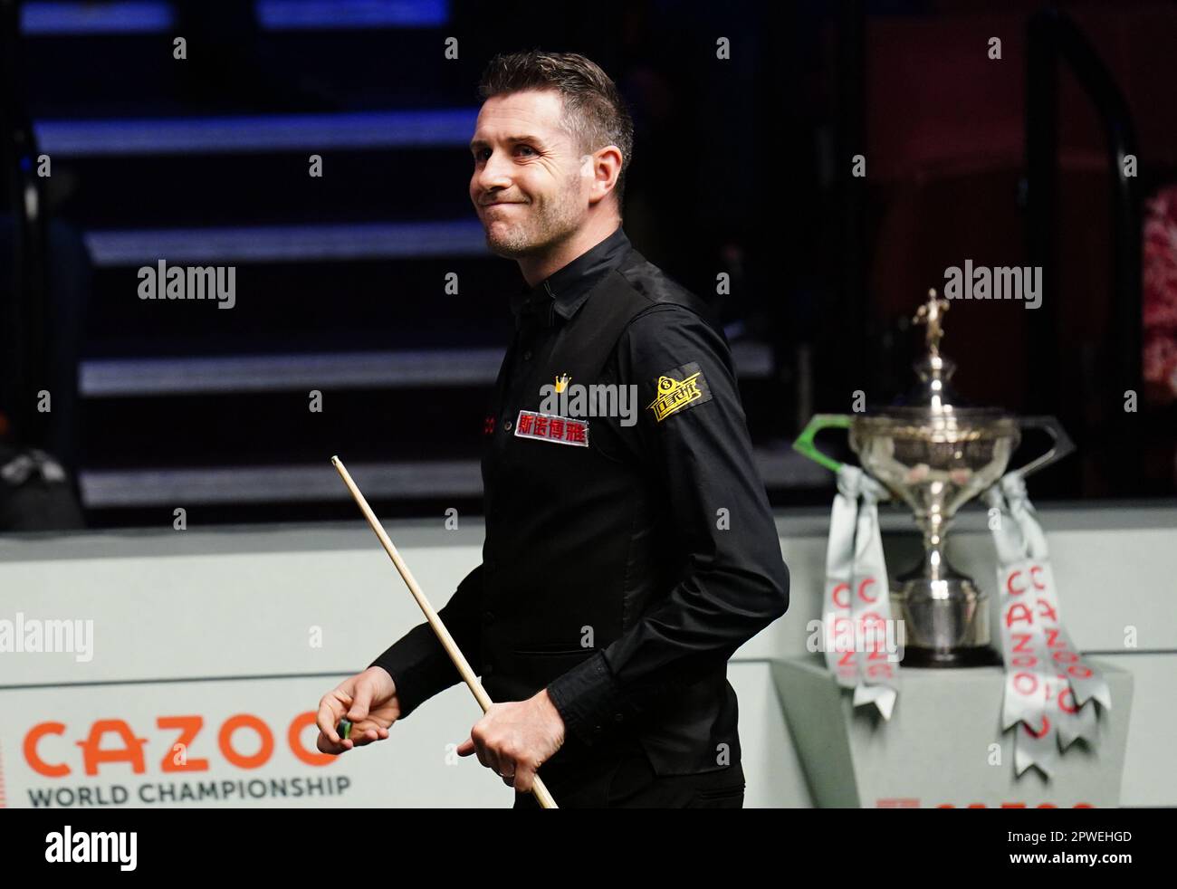 Mark Selby reagisce durante la sua partita contro Luca Brecel durante ...