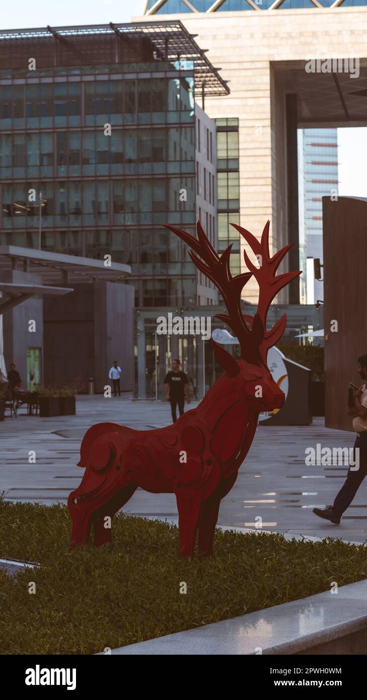 Scultura di cervo nel bosco immagini e fotografie stock ad alta ...