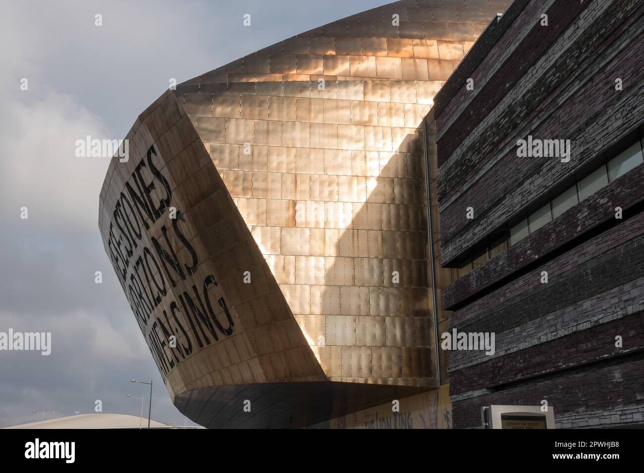 Cardiff bay opera house immagini e fotografie stock ad alta risoluzione ...