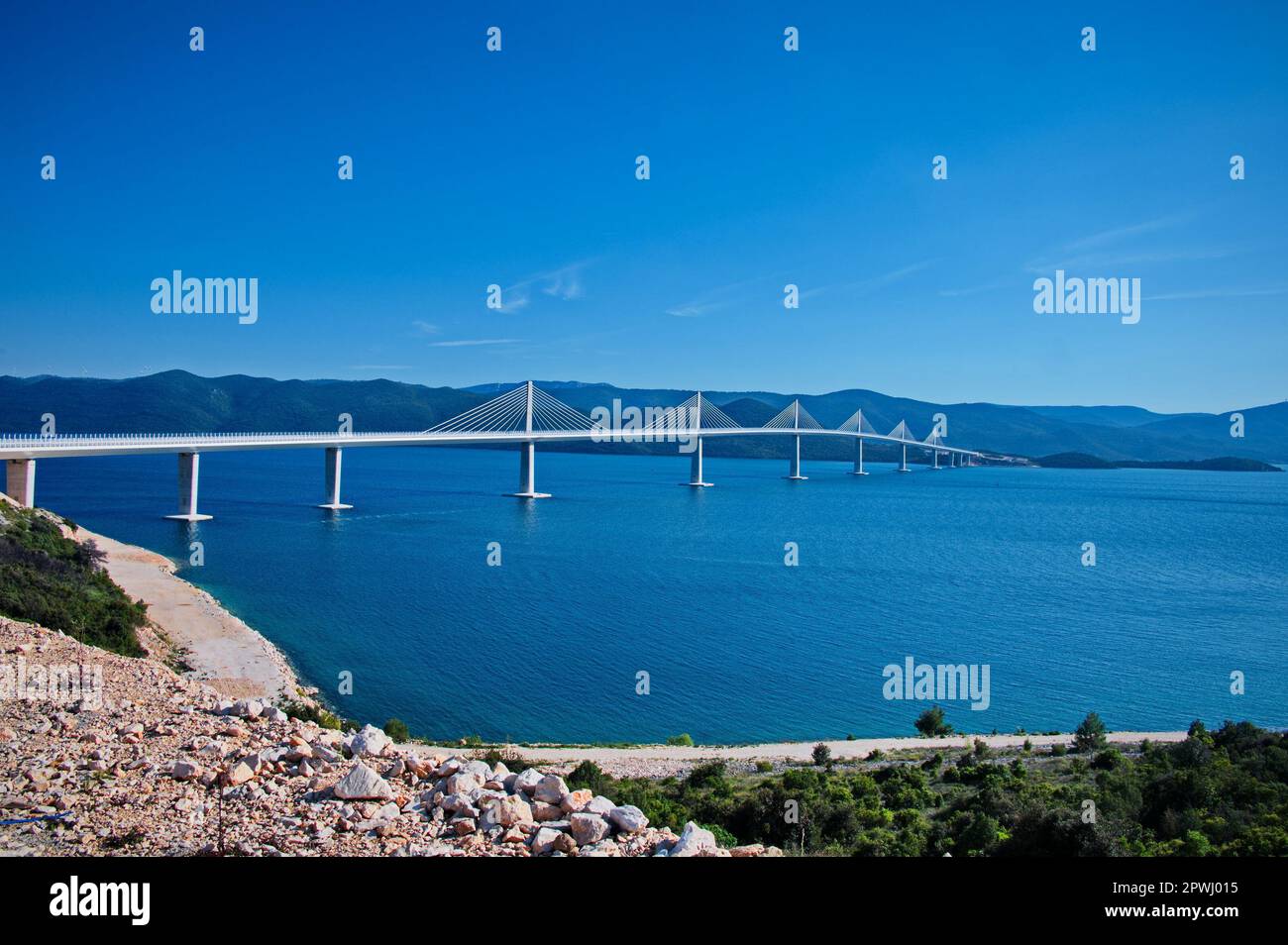 Costruzione del ponte sul mare immagini e fotografie stock ad alta ...