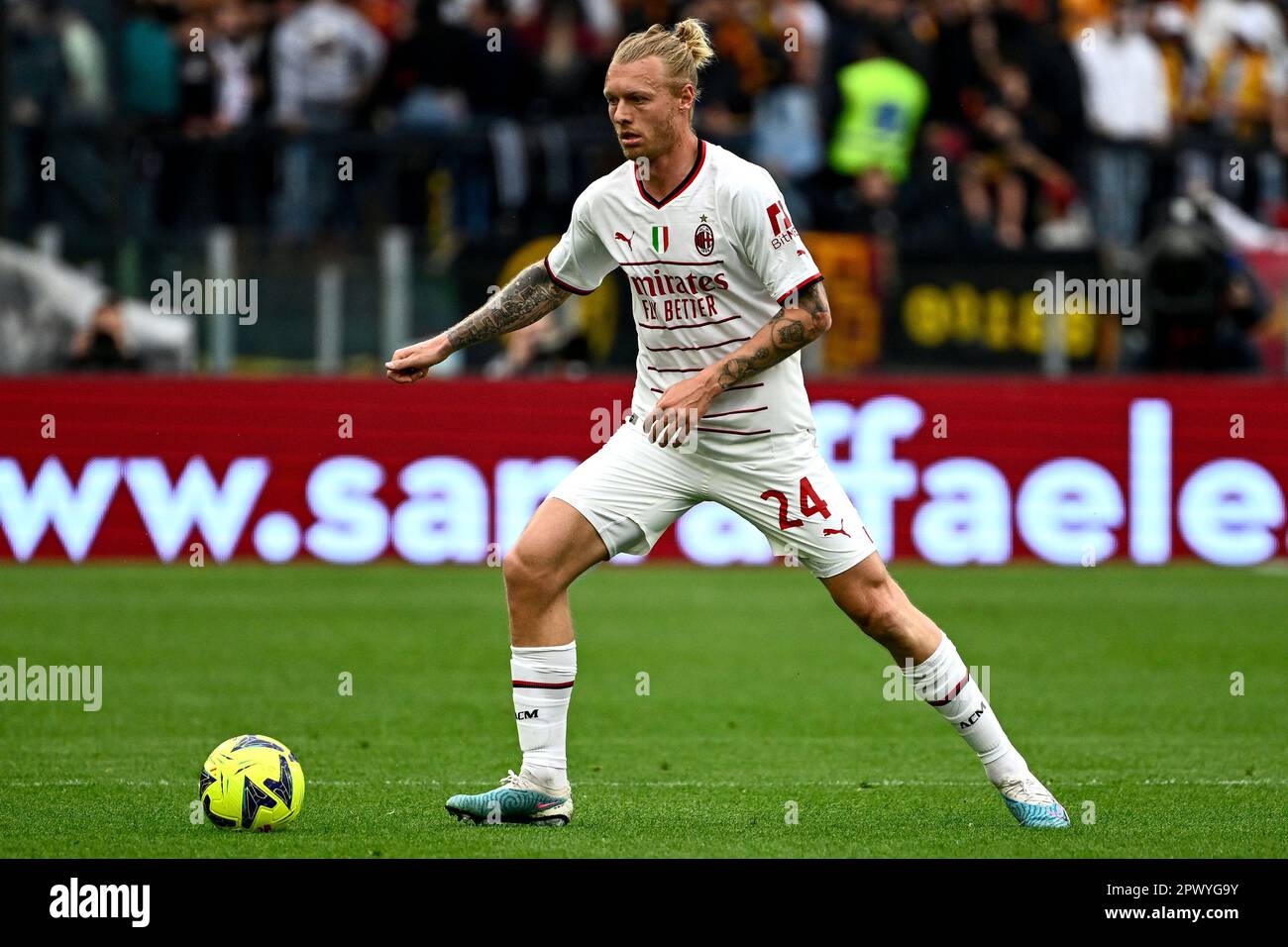 Simon kjaer di ac milan immagini e fotografie stock ad alta risoluzione ...