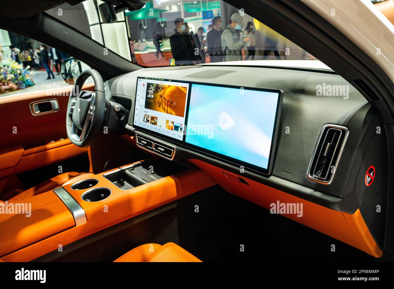 Interno del SUV li L7 EREV (serie PHEV) in mostra al Salone dell'Auto di Shanghai del 2023 Foto ...