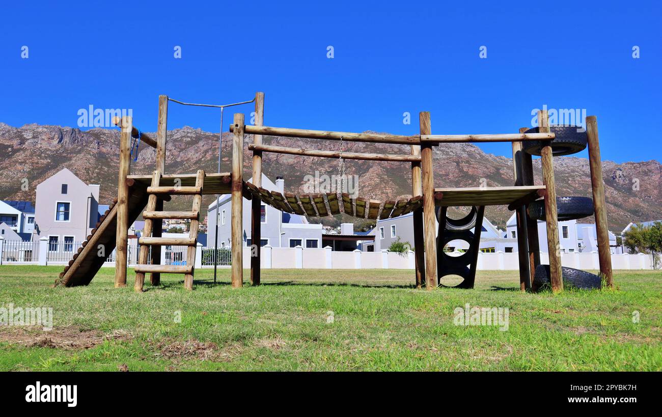 Children swings immagini e fotografie stock ad alta risoluzione - Alamy