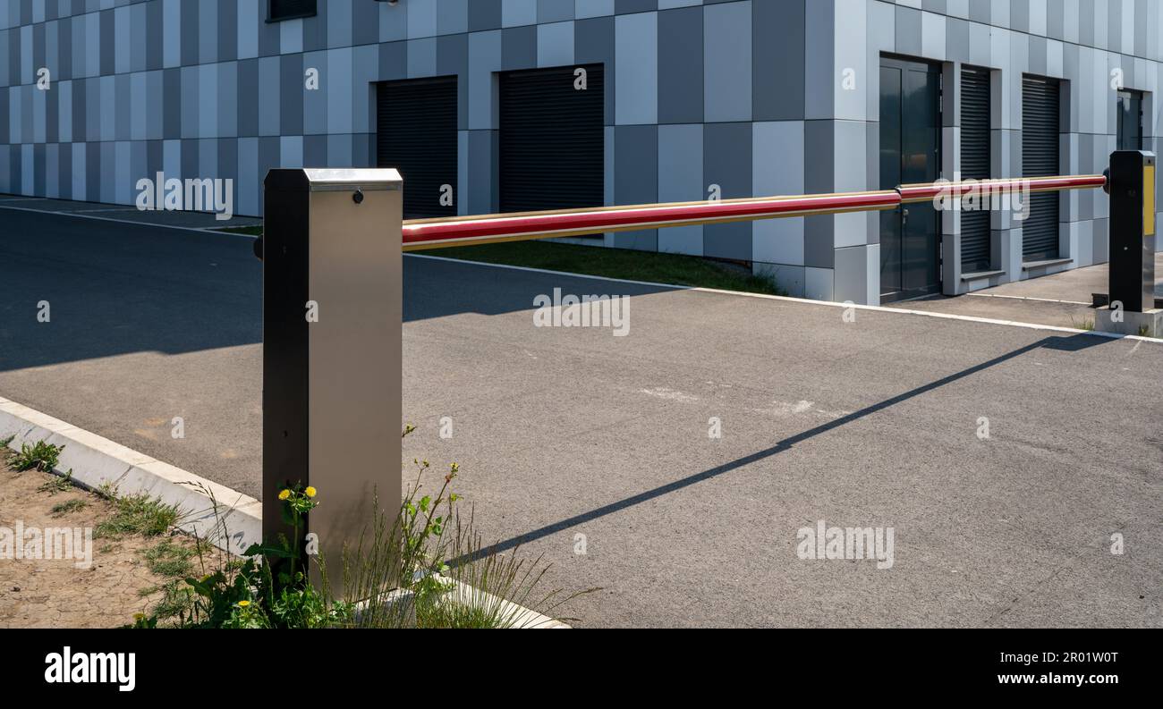 Automatic barriers immagini e fotografie stock ad alta risoluzione - Alamy