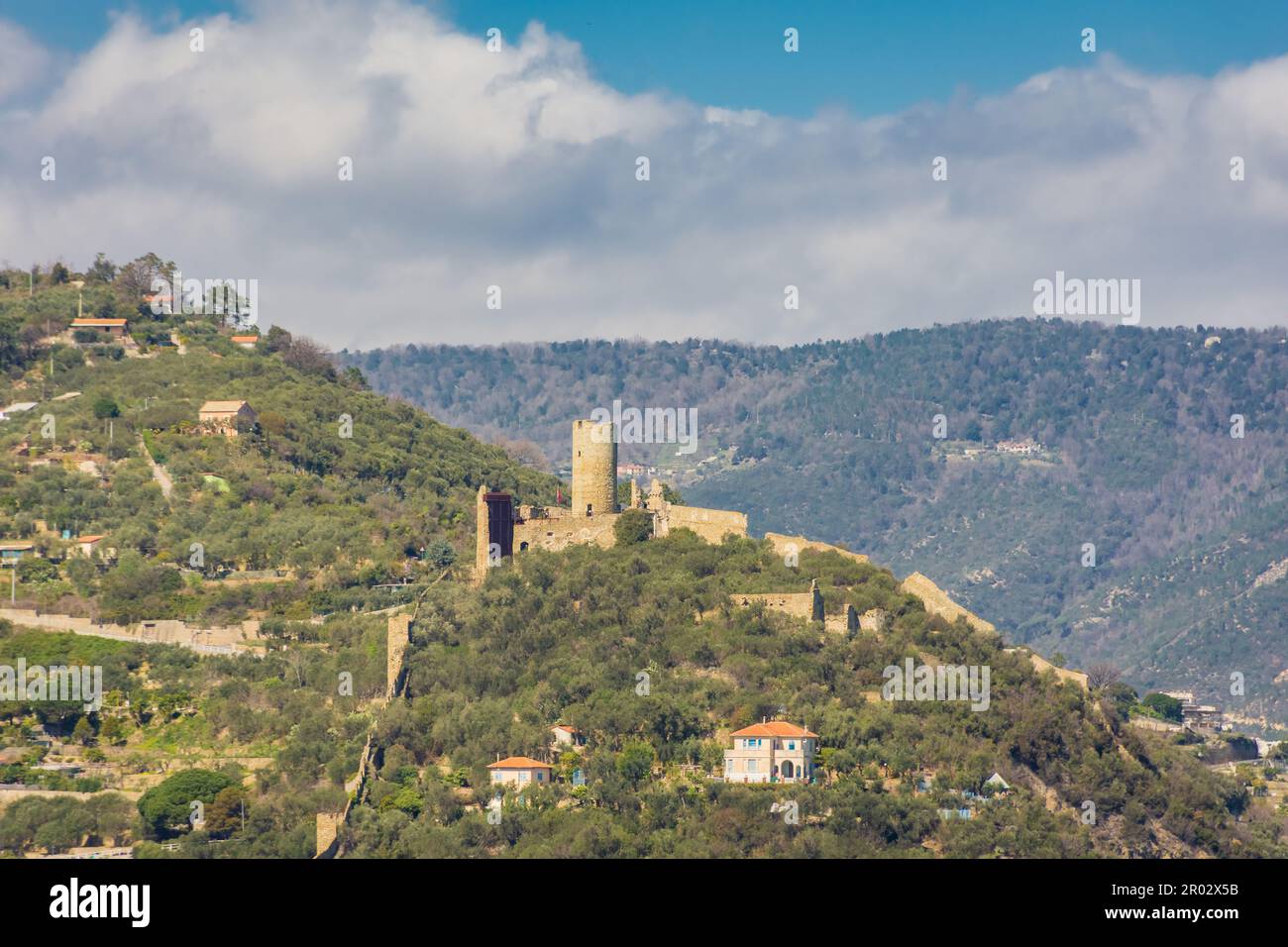 Castello di noli immagini e fotografie stock ad alta risoluzione - Alamy