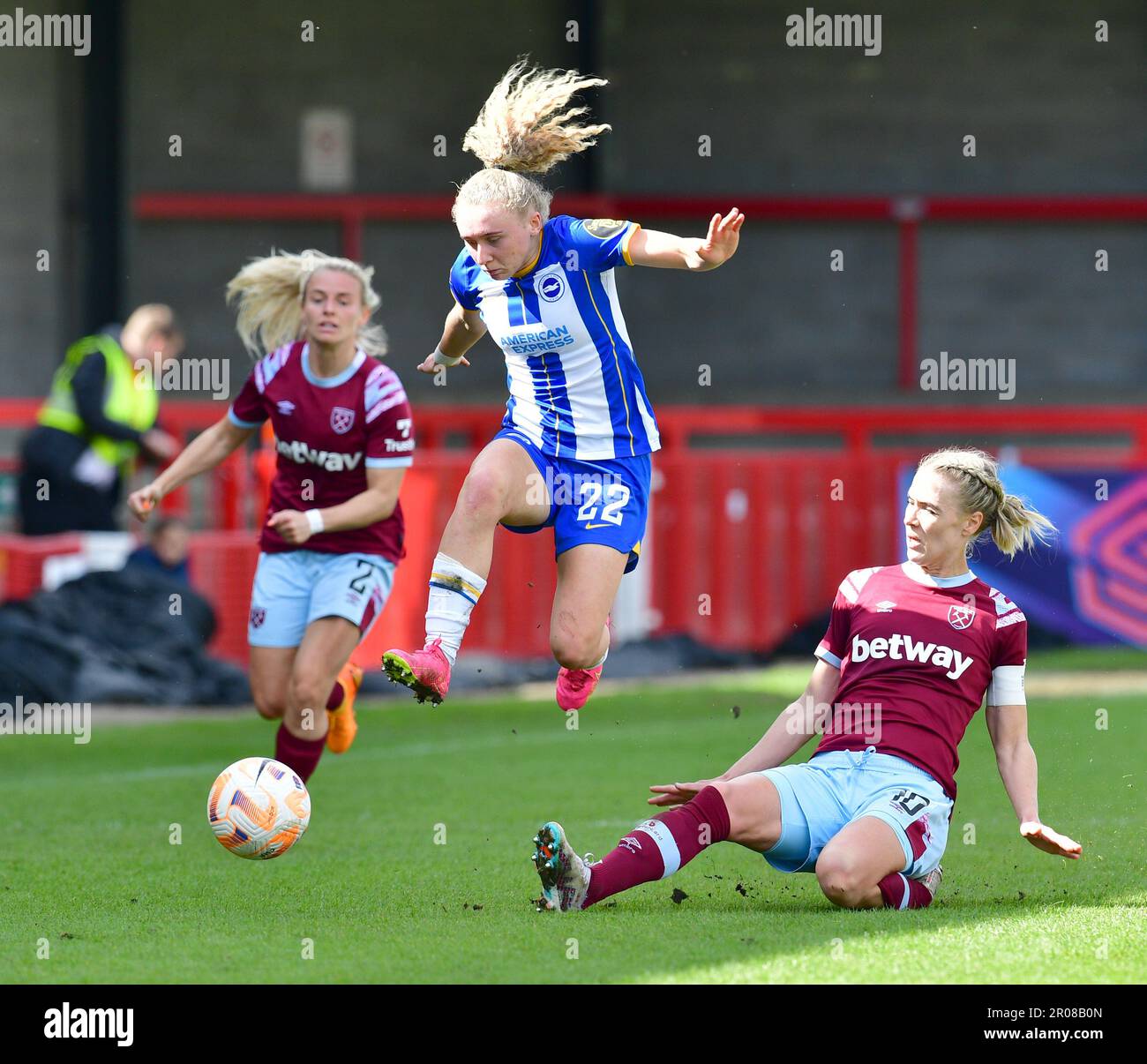 Crawley, Regno Unito. 07th maggio, 2023. Katie Robinson di Brighton e ...