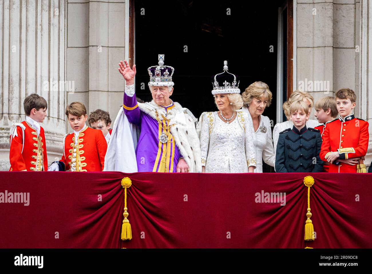 LONDRA - Incoronazione di Re Carlo III e della Regina Camilla, 6 maggio 2023. Nei pullman e sul ...