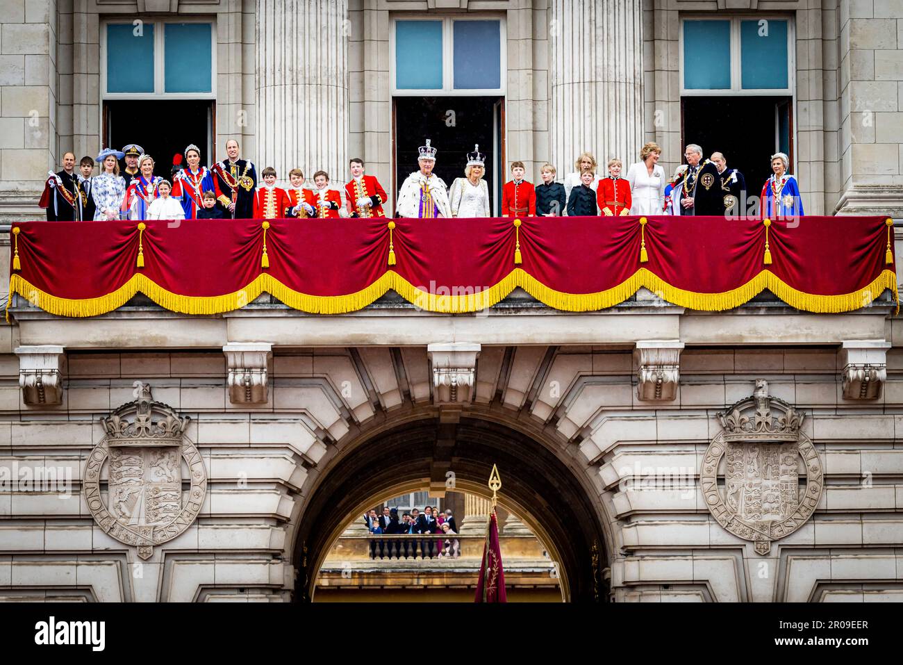 LONDRA - Incoronazione di Re Carlo III e della Regina Camilla, 6 maggio 2023. Nei pullman e sul ...
