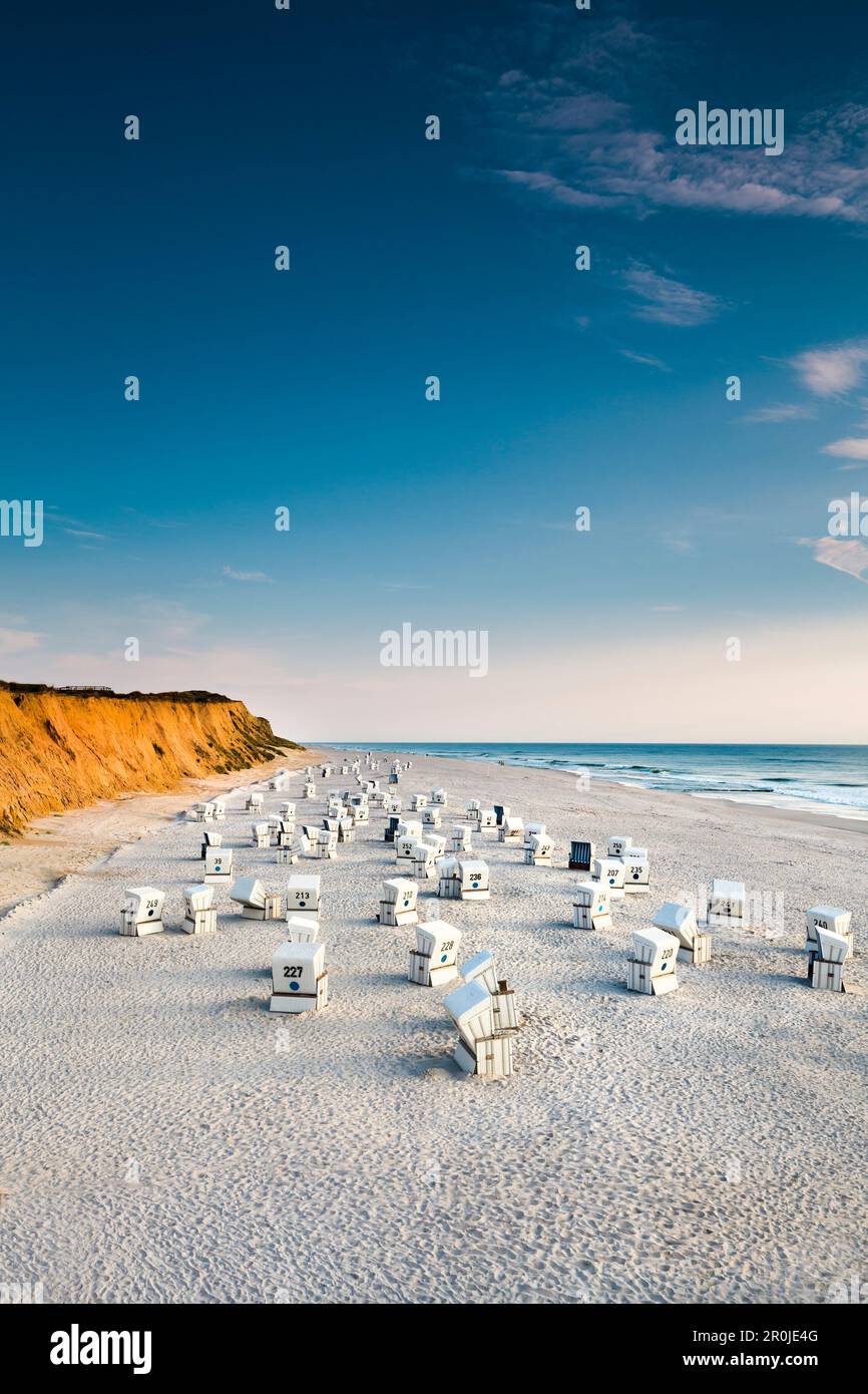 Sedie a sdraio, scogliera rossa, Kampen, Sylt Island, Isole Frisone ...