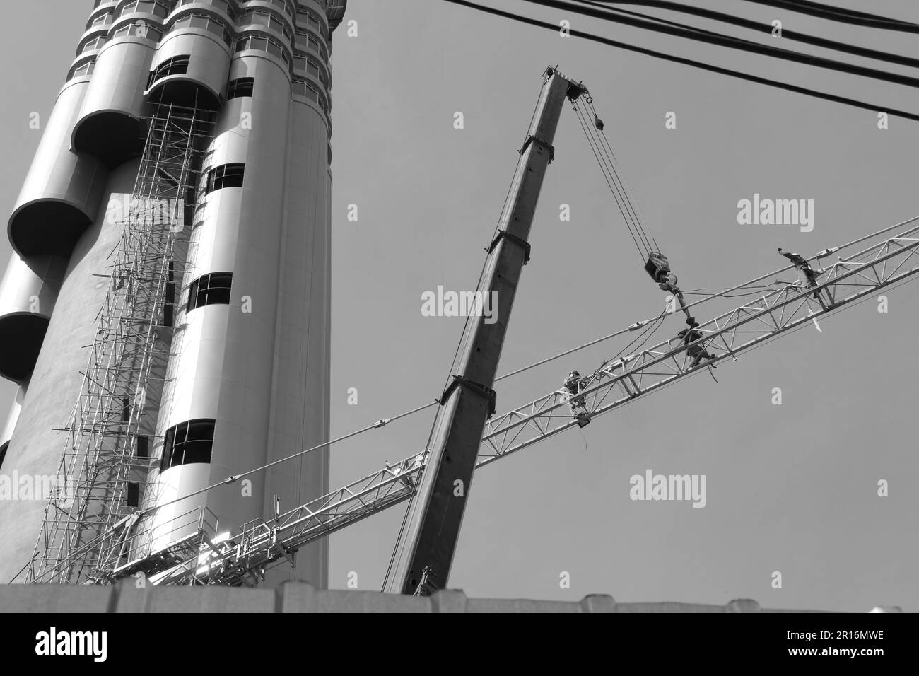 Operai sulla gru da cantiere immagini e fotografie stock ad alta ...