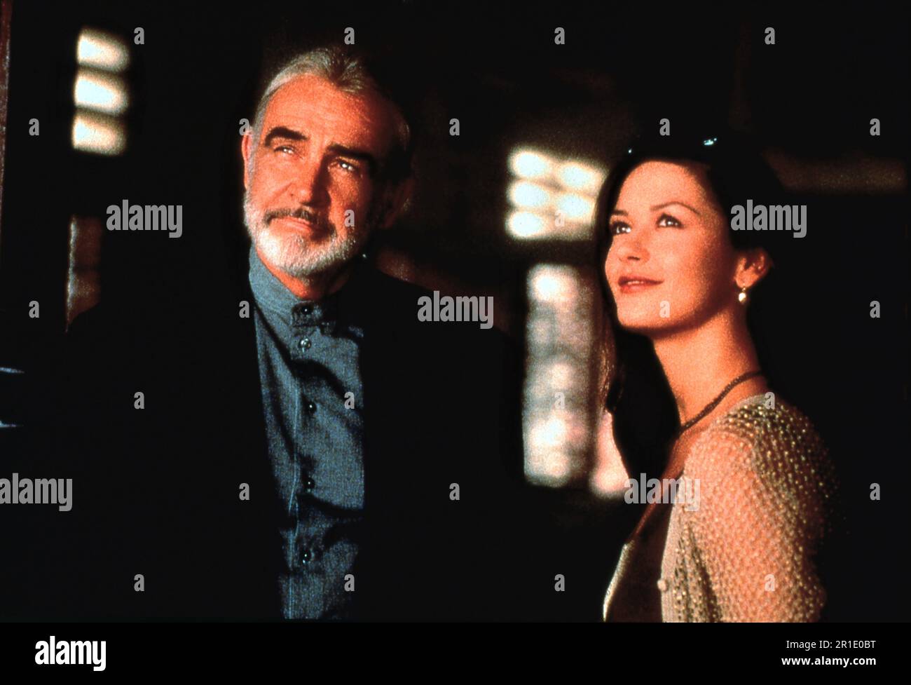 Catherine zeta jones sean connery entrapment immagini e fotografie stock ad alta risoluzione - Alamy