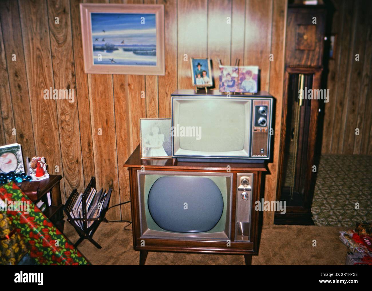 Televisore console rotto immagini e fotografie stock ad alta ...