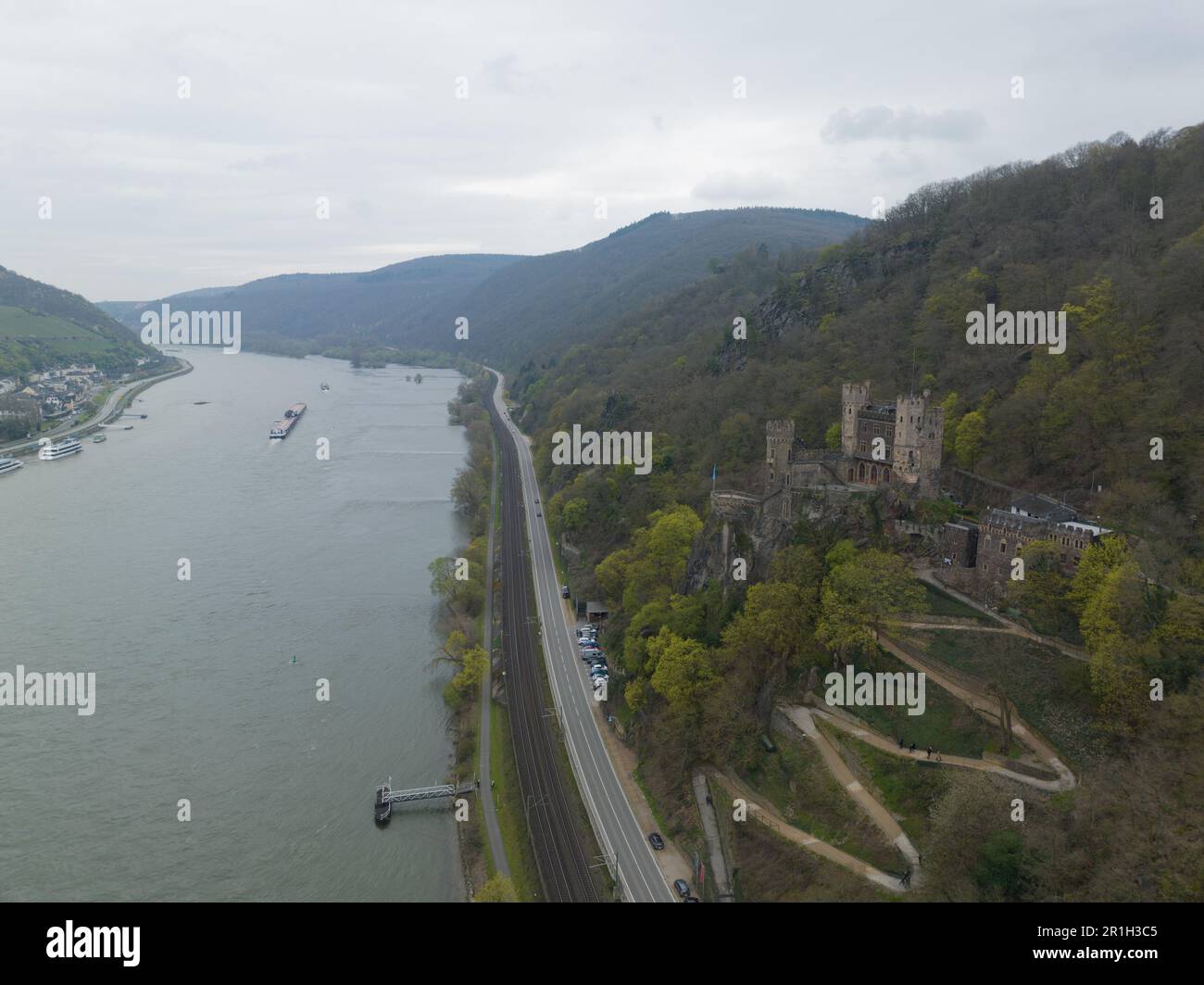 Il castello di Burg Rheinstein è uno dei castelli più famosi e famosi ...