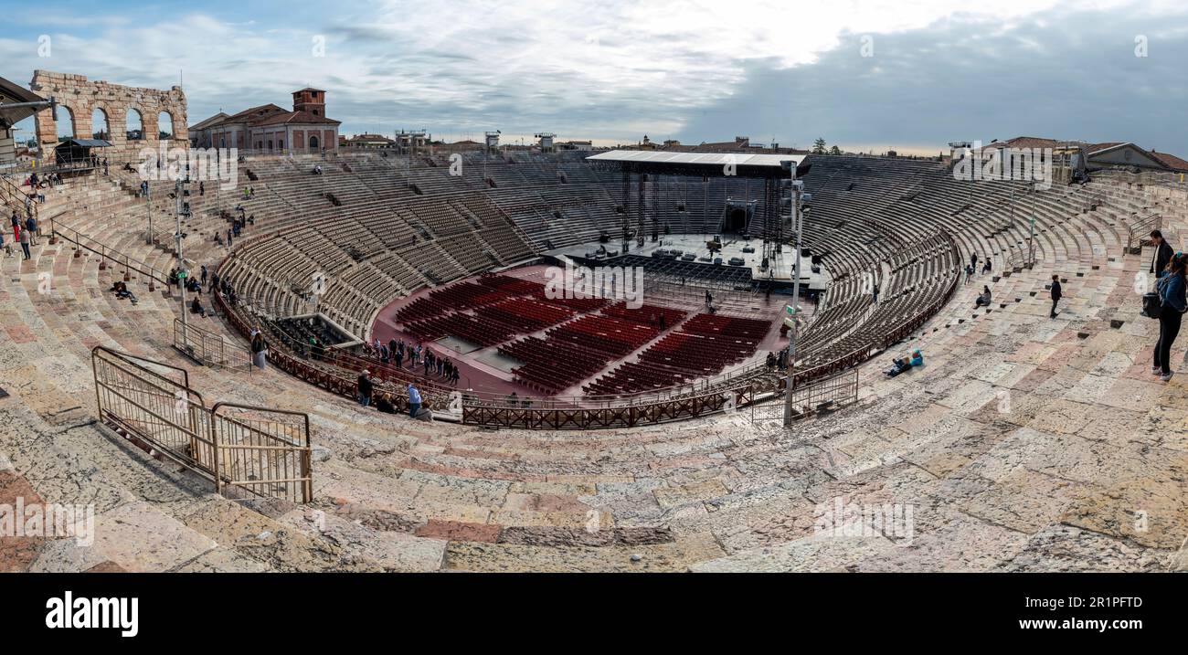 Antica arena romana immagini e fotografie stock ad alta risoluzione - Alamy
