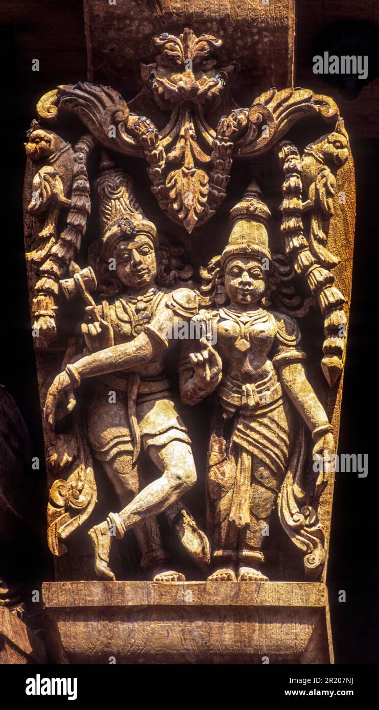 Lord shiva and parvati statue immagini e fotografie stock ad alta ...