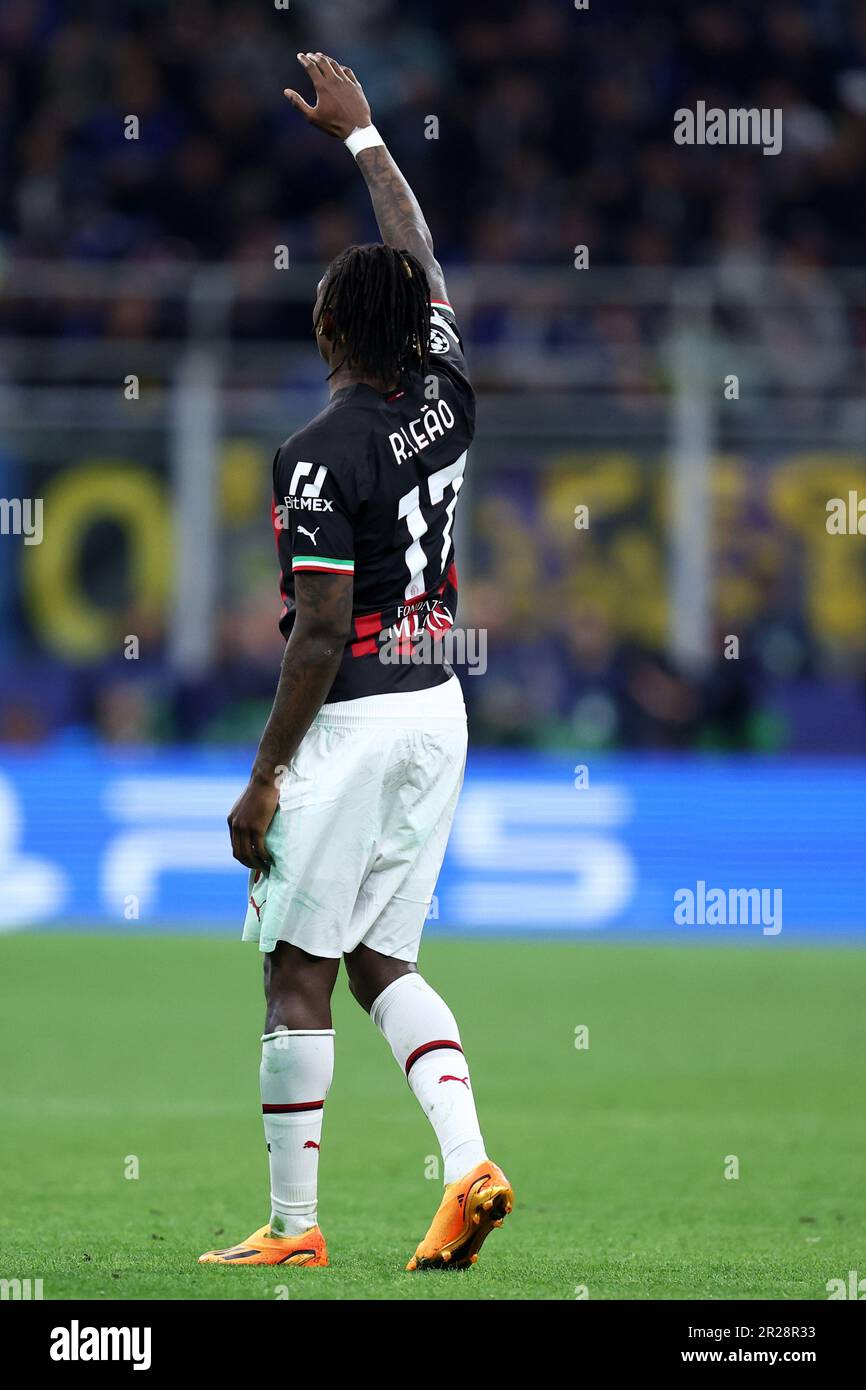 Rafael Leao di AC Milan si accosta durante la semifinale di UEFA ...