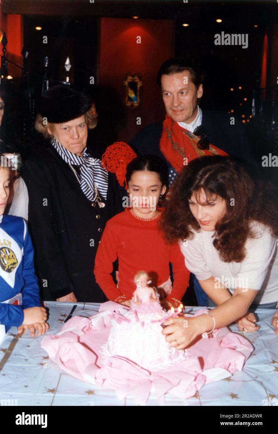 HELMUT BERGER FESTEGGIA IL COMPLEANNO DELLA FIGLIA CON LA MOGLIE ...