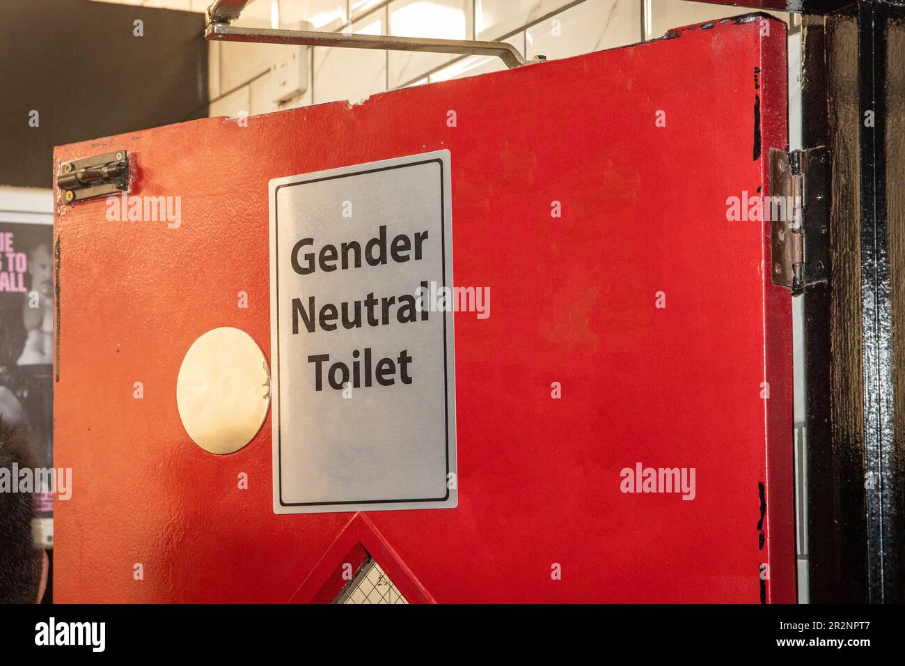 Gender neutral toilet sign immagini e fotografie stock ad alta ...