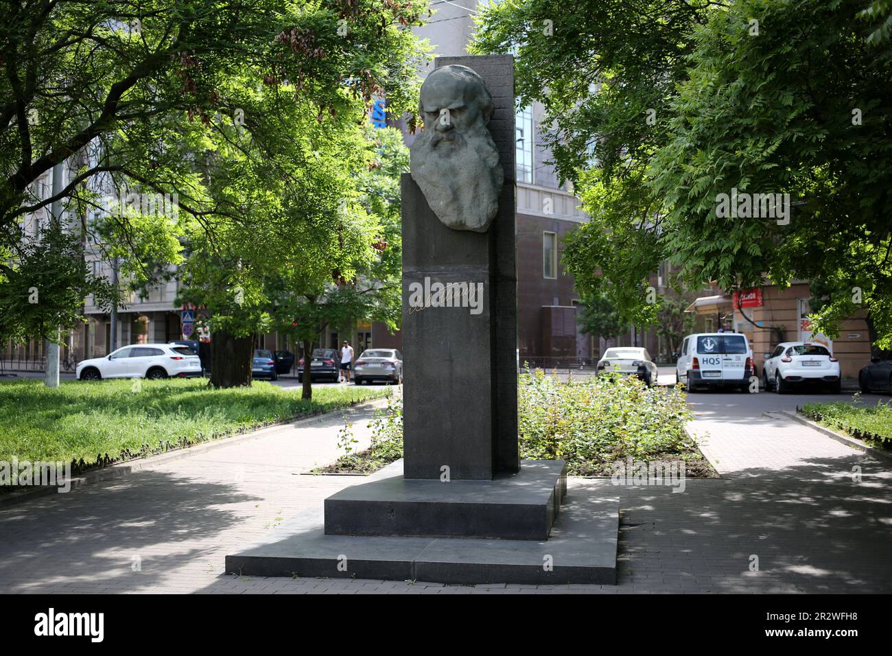 Monumento a lev tolstoj immagini e fotografie stock ad alta risoluzione - Alamy