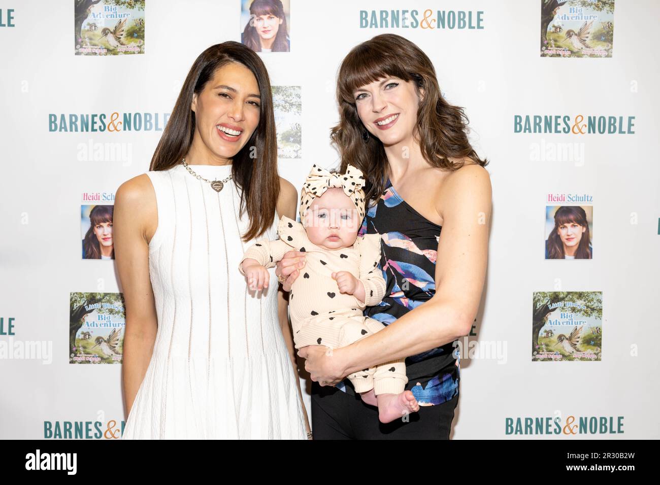 Heidi schultz legge e firma la grande avventura di little dinkys ...