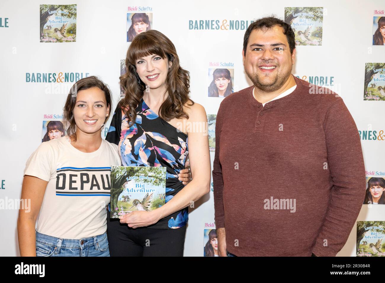 Heidi schultz legge e firma la grande avventura di little dinkys ...