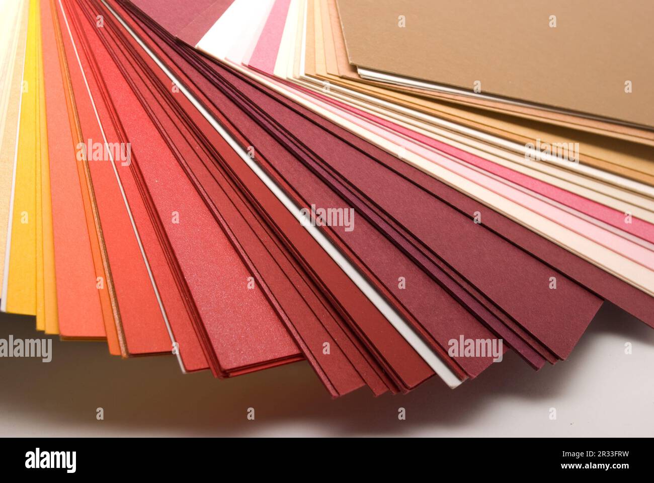 Carte colorate immagini e fotografie stock ad alta risoluzione - Alamy