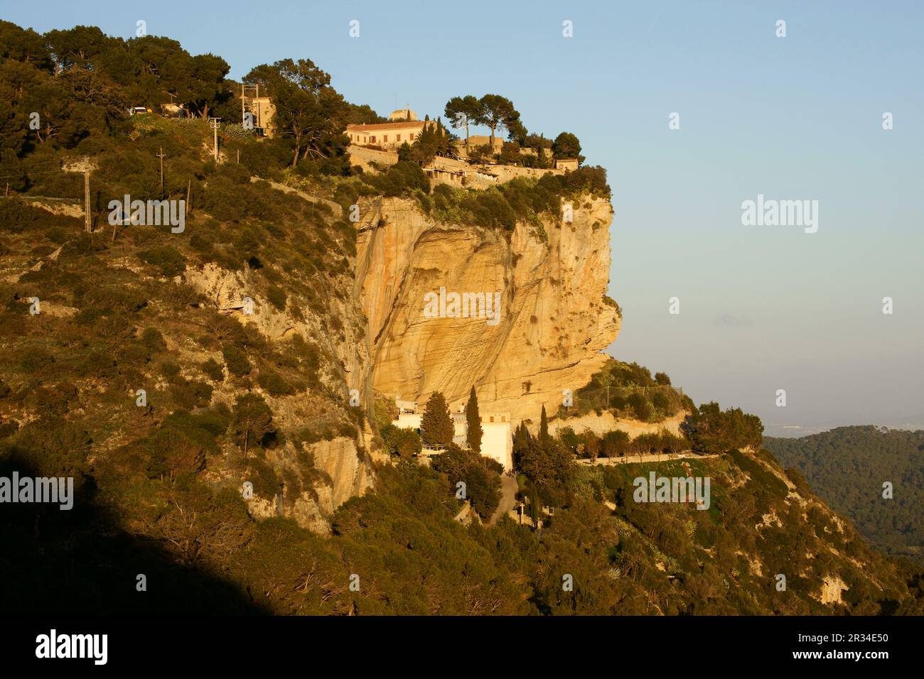 Santuario de Notra Senyora de Gracia y Ermita de Sant honorat. Macizo ...