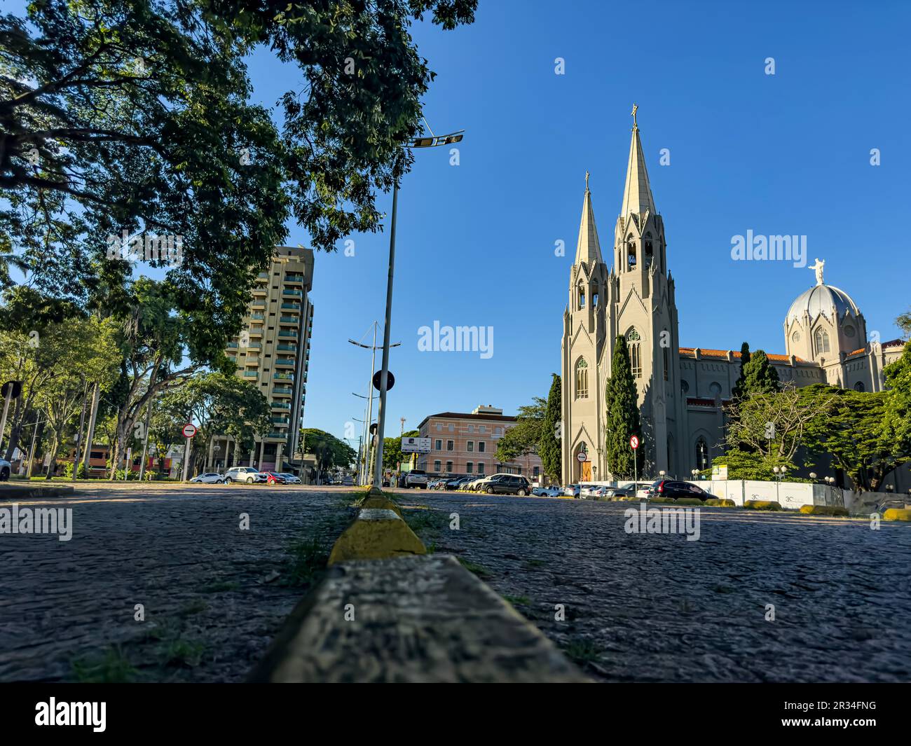 Belle chiese cattoliche immagini e fotografie stock ad alta risoluzione ...