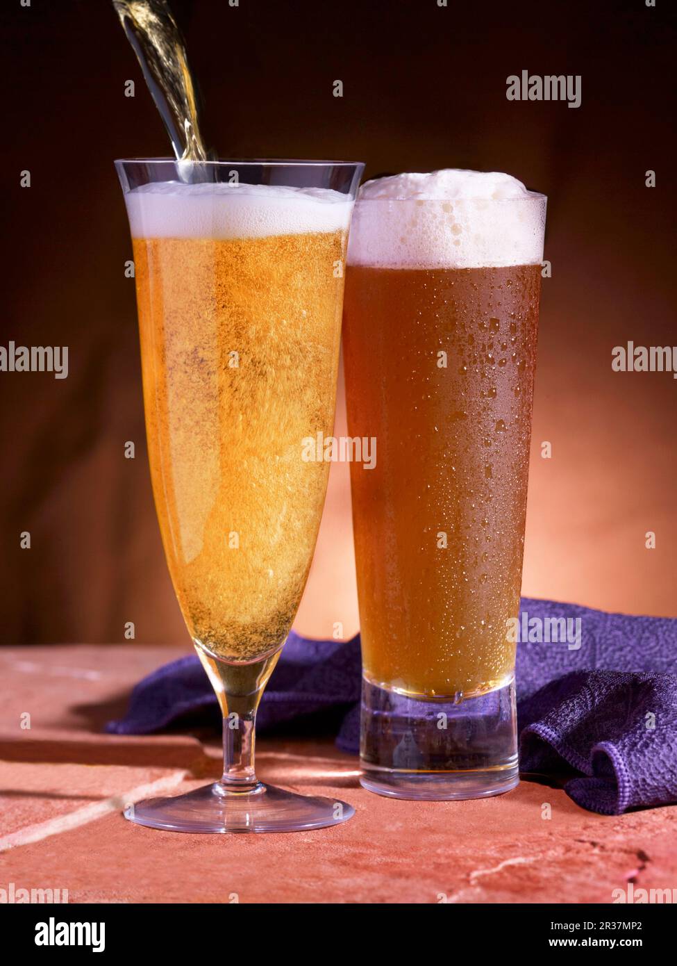 Birre assortite immagini e fotografie stock ad alta risoluzione - Alamy