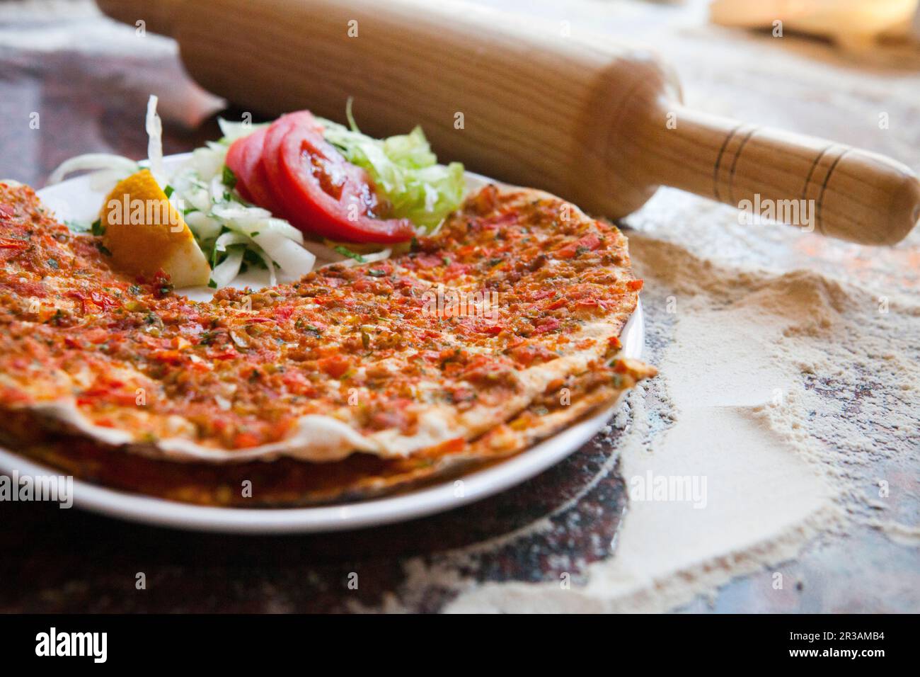 Receta lahmacun immagini e fotografie stock ad alta risoluzione - Alamy