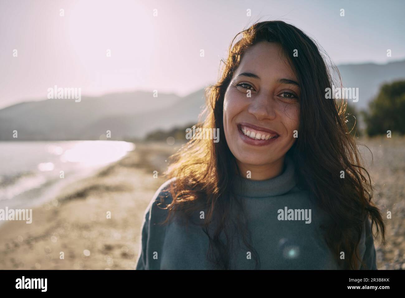 Felice donna mediorientale immagini e fotografie stock ad alta ...