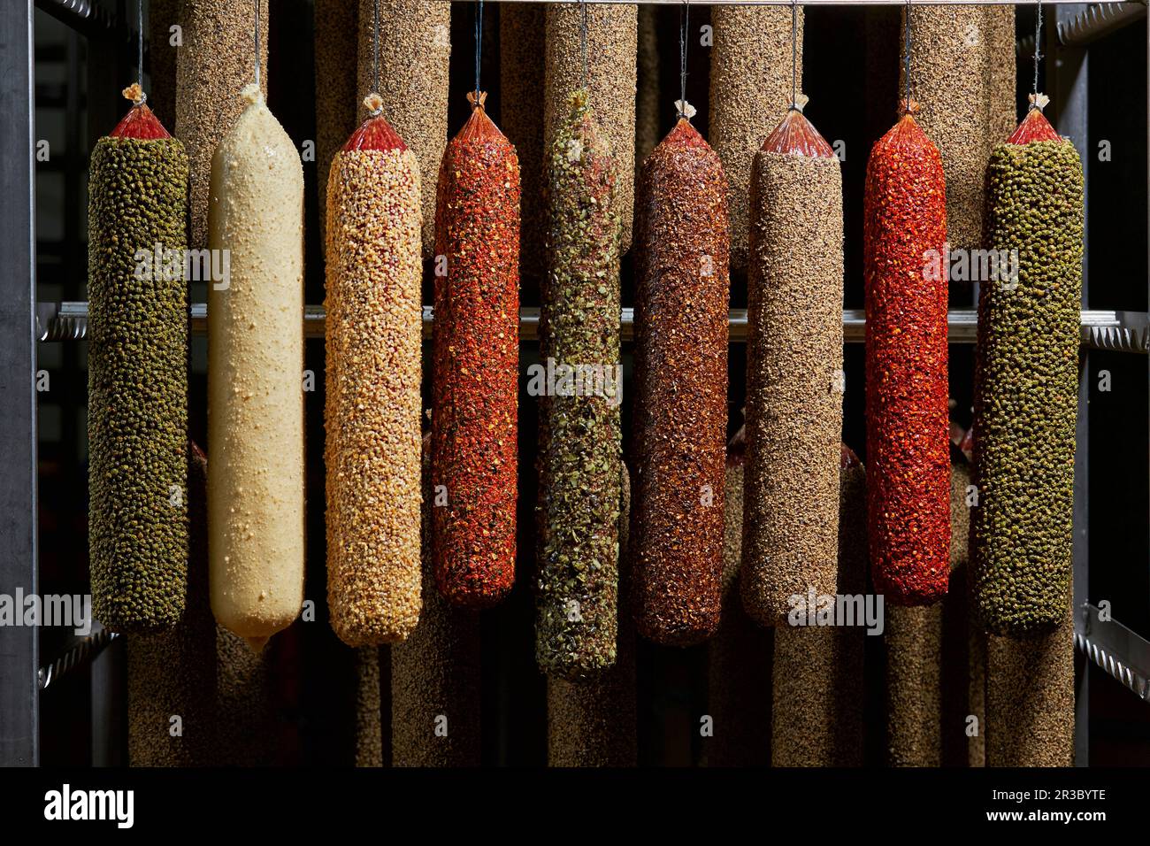 Salami hanging immagini e fotografie stock ad alta risoluzione - Alamy