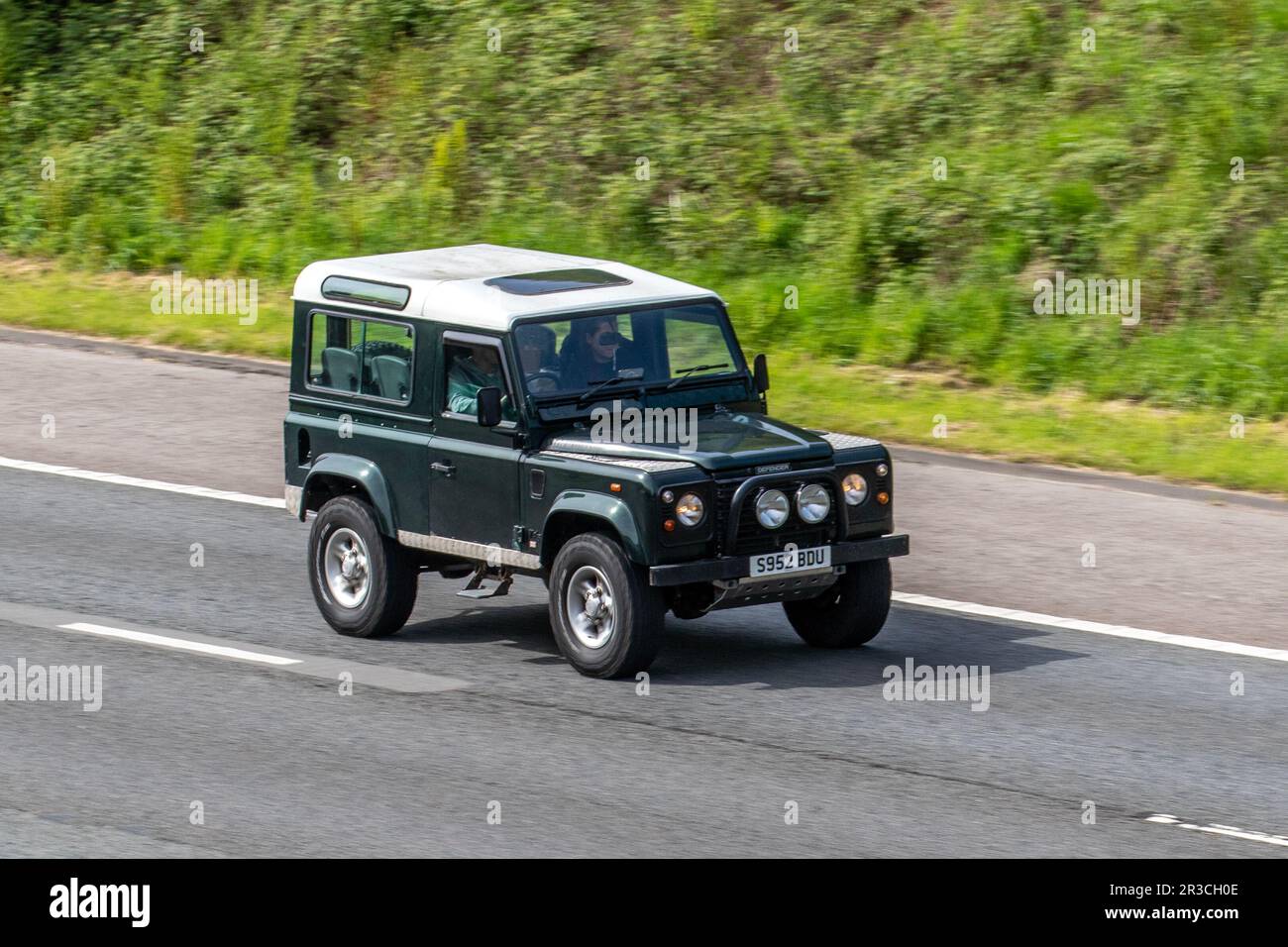 Land rover defender 90 auto simbolo immagini e fotografie stock ad alta ...