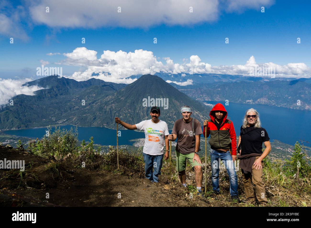 Volcán San Pedro, suroeste de la caldera del lago de Atitlán en ...
