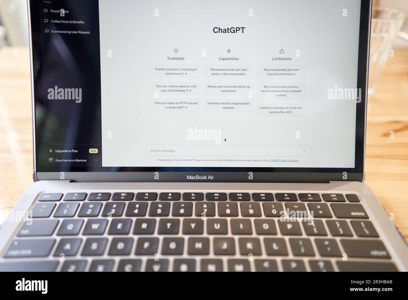 Spagna, Barcellona - Marzo 20 2023: ChatGPT chat bot schermo visto su ...