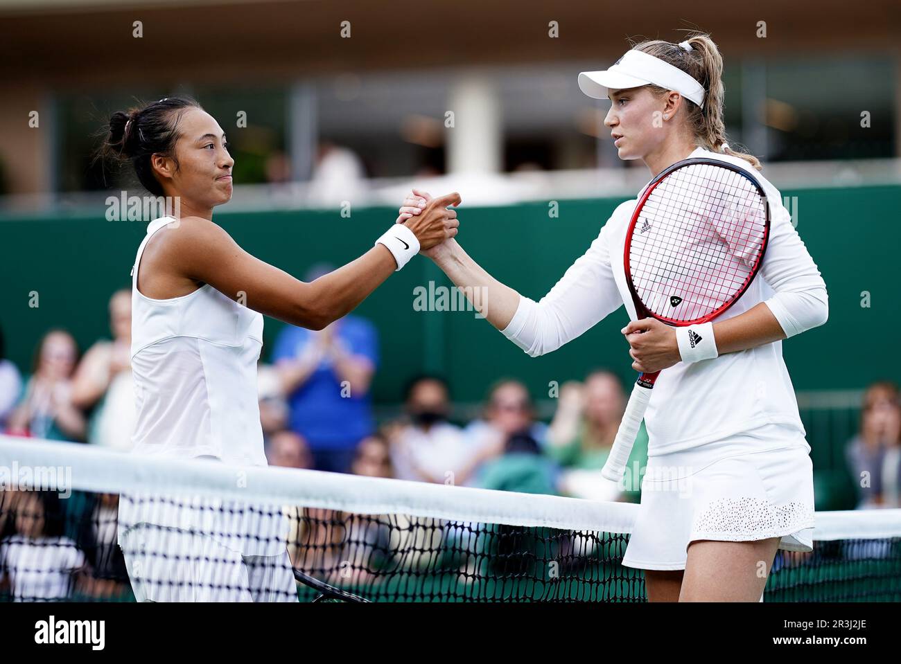 Foto del file datata 02-07-2022 di Qinwen Zheng (a sinistra) con Elena Rybakina. La Cina sta ...