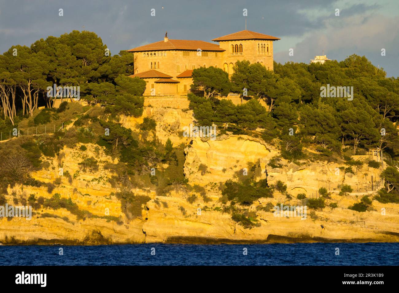 Palazzo Marivent, costruito dall'architetto Guillem Forteza Pinya tra ...