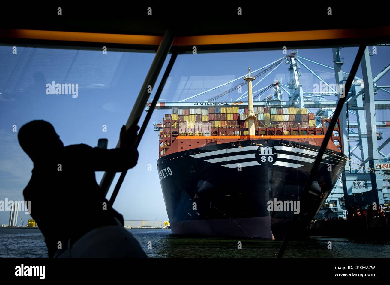 ROTTERDAM - la MSC Loreto, la più grande nave portacontainer del mondo ...